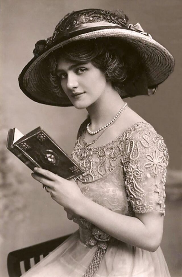 22 femmes photographiées il y a 100 ans pour des cartes postales ... 22 femmes photographiées il y a 100 ans pour des cartes postales ...