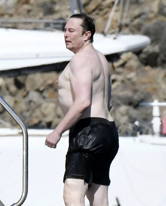 Elon Musk réagit aux photos de lui torse nu faisant la fête sur un ... Elon Musk réagit aux photos de lui torse nu faisant la fête sur un ...