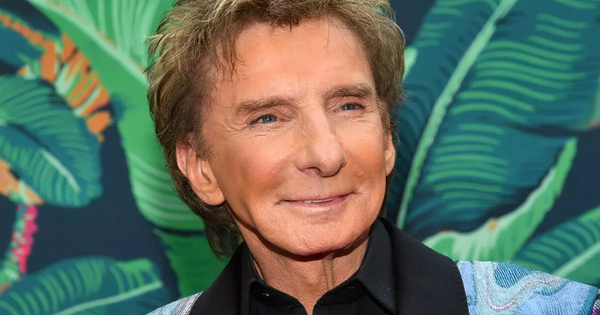 Ce chanteur de 80 ans a l’air si jeune que les gens n’arrivent pas à ... Ce chanteur de 80 ans a l’air si jeune que les gens n’arrivent pas à ...