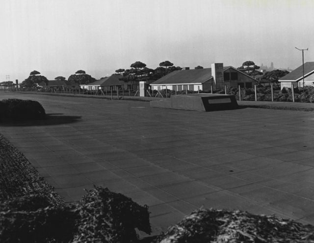 Ces anciennes photos révèlent une fausse ville construite pour cacher l ...