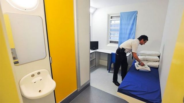 Voici à quoi ressemblent 37 cellules de prison du monde entier - ipnoze