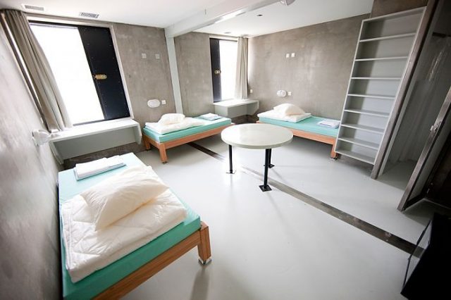 Voici à quoi ressemblent 37 cellules de prison du monde entier - ipnoze