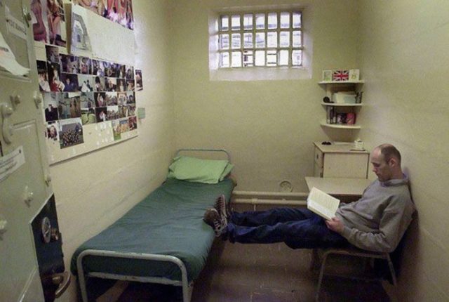 Voici à quoi ressemblent 37 cellules de prison du monde entier - ipnoze