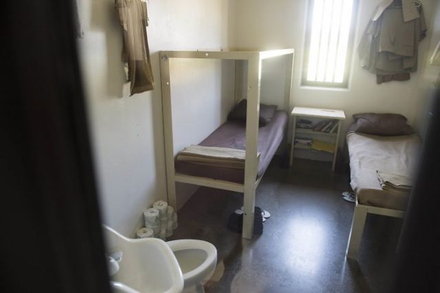Voici à quoi ressemblent 37 cellules de prison du monde entier - ipnoze