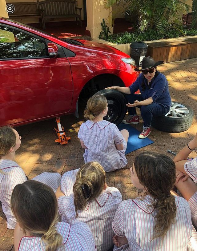 Une école de Sydney offre aux filles de 11e année des cours d’entretien ...