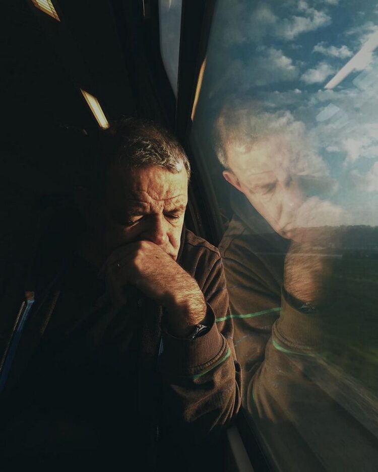 Cette femme utilise son iPhone pour capturer des portraits d’inconnus ...