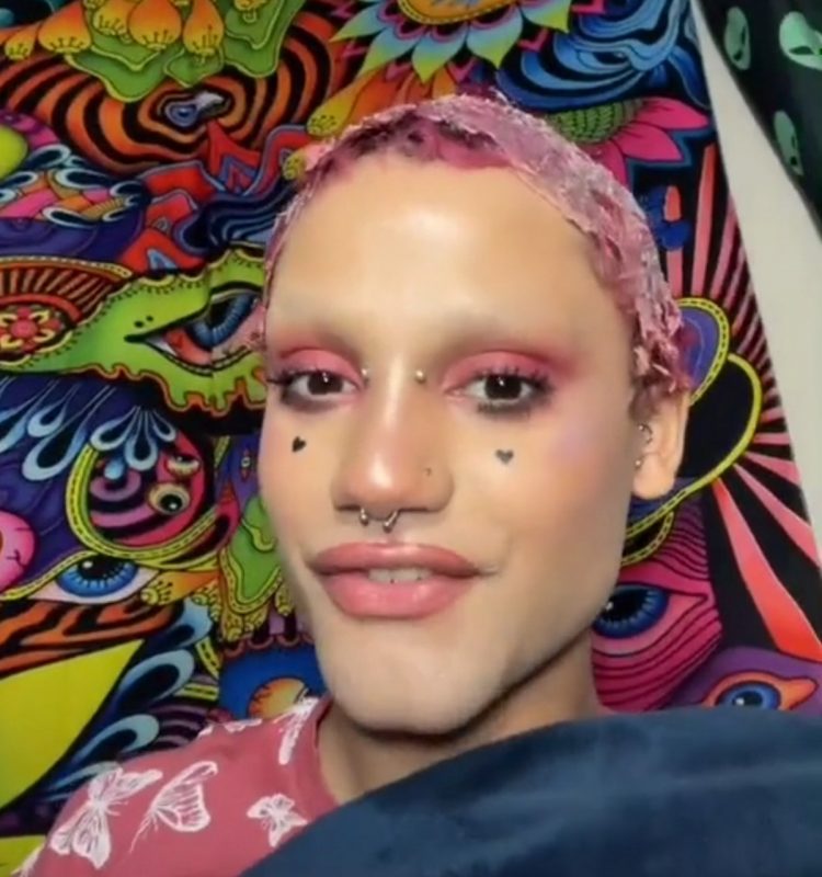 La deuxième utilisatrice TikTok qui a mis de la colle Gorilla Glue dans ...