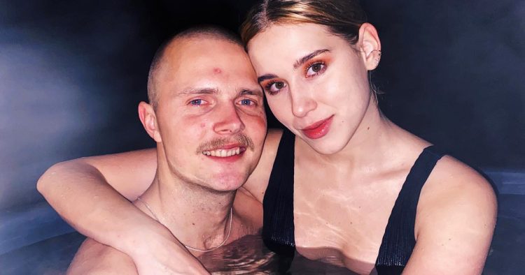 Une Femme épouse Son Demi Frère Malgré Le Jugement De Leurs Amis Ipnoze