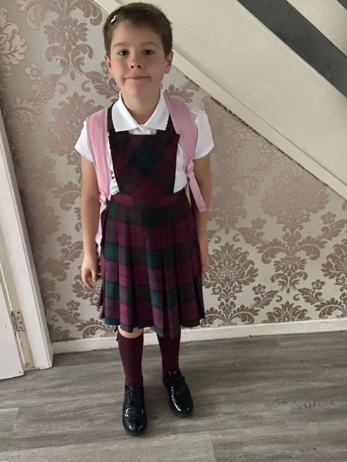 Ce garçon de 7 ans qui porte des vêtements de fille à l’école est ...