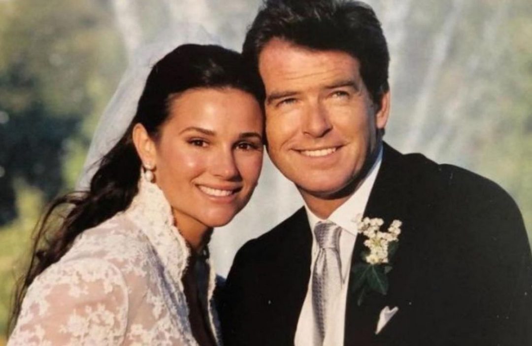 Pierce Brosnan offre à sa femme Keely 60 roses rouges pour son 60e ...